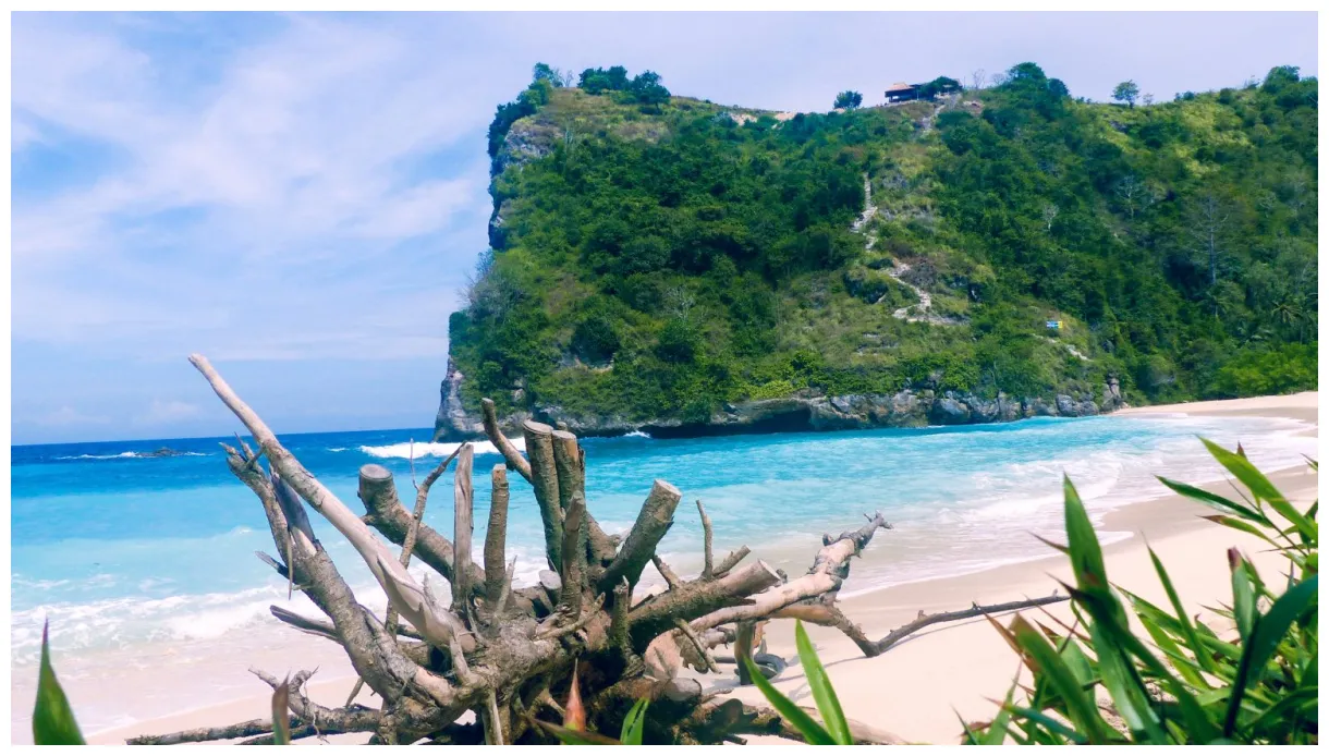 Must-Visit: Atuh Beach hidden paradise scenic view Nusa Penida in ...