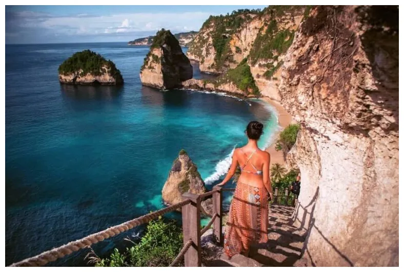 Must-Visit: Diamond Beach Nusa Penida limestone stairs view in ...