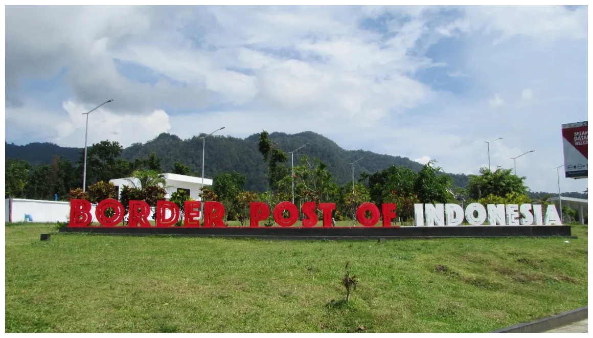 Taste of Asia: Skouw Border Post Indonesia Papua New Guinea grand gate ...